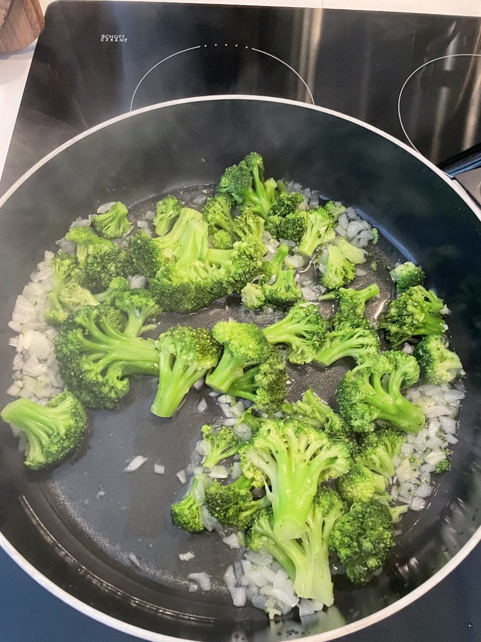 Goop's Broccoli & Arugula Soup | her healthy style